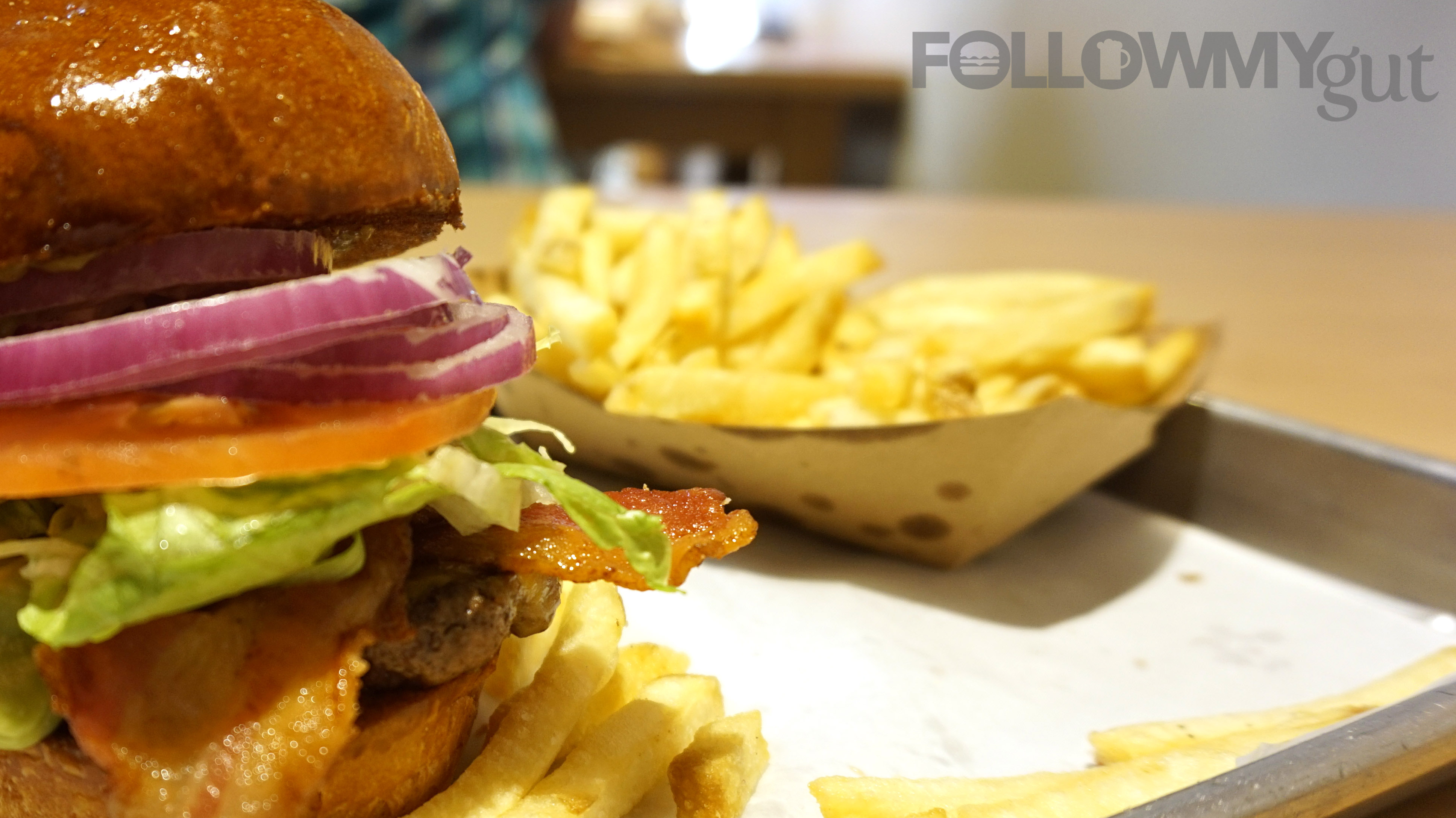 Rounds Premium Burgers in Pasadena